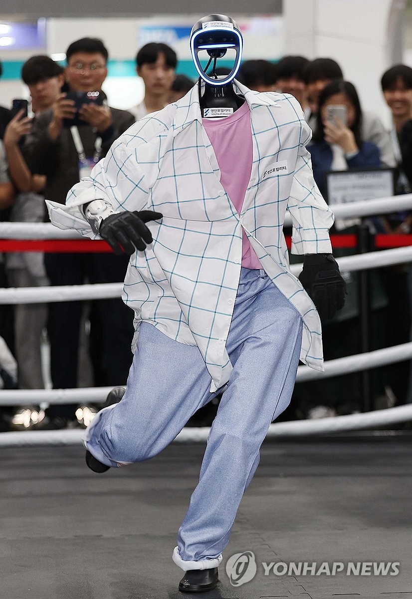 Humanoid robot performs idol dance