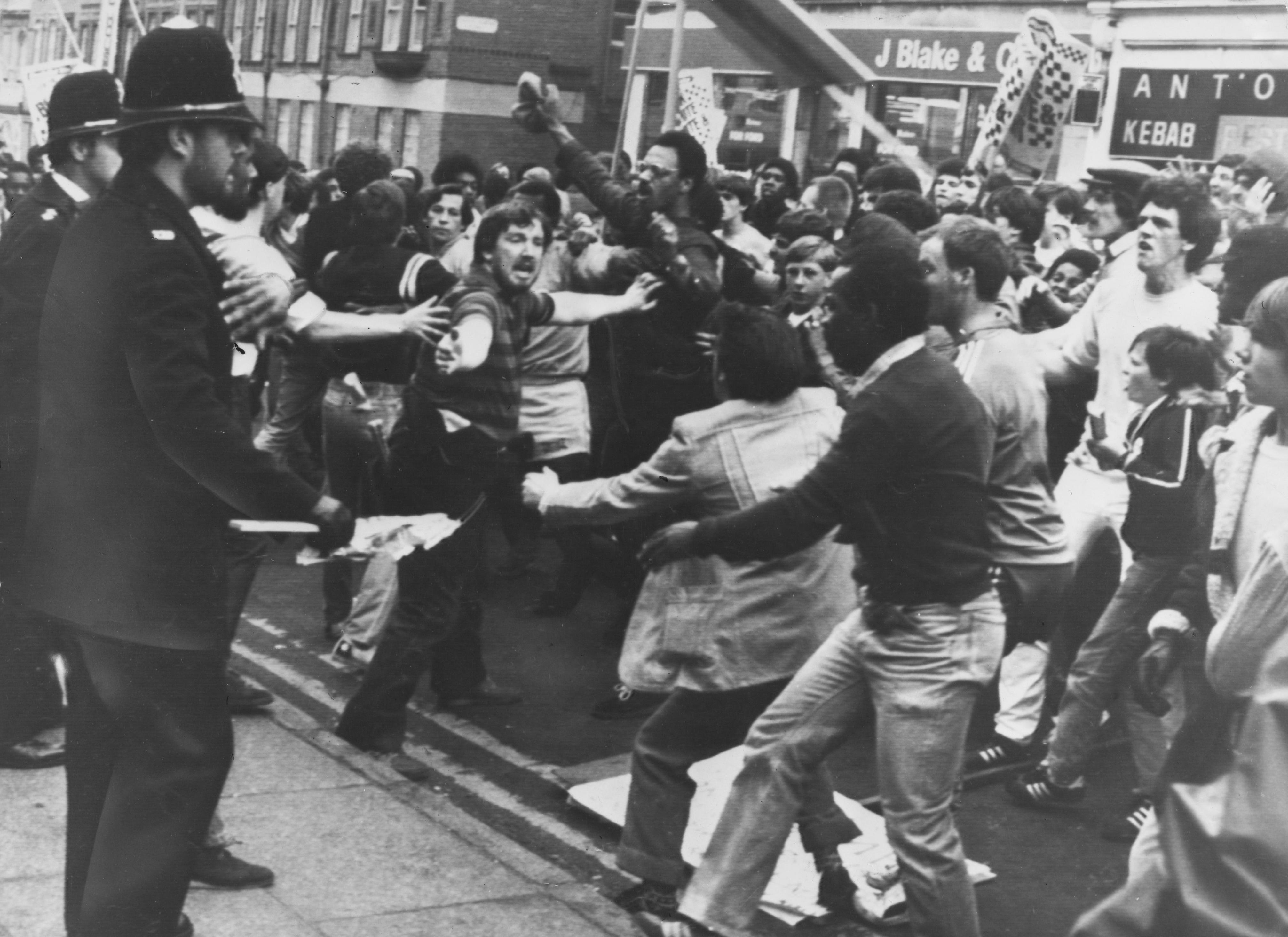 13 powerful images of Toxteth Riots in 1981 during three nights of fire ...