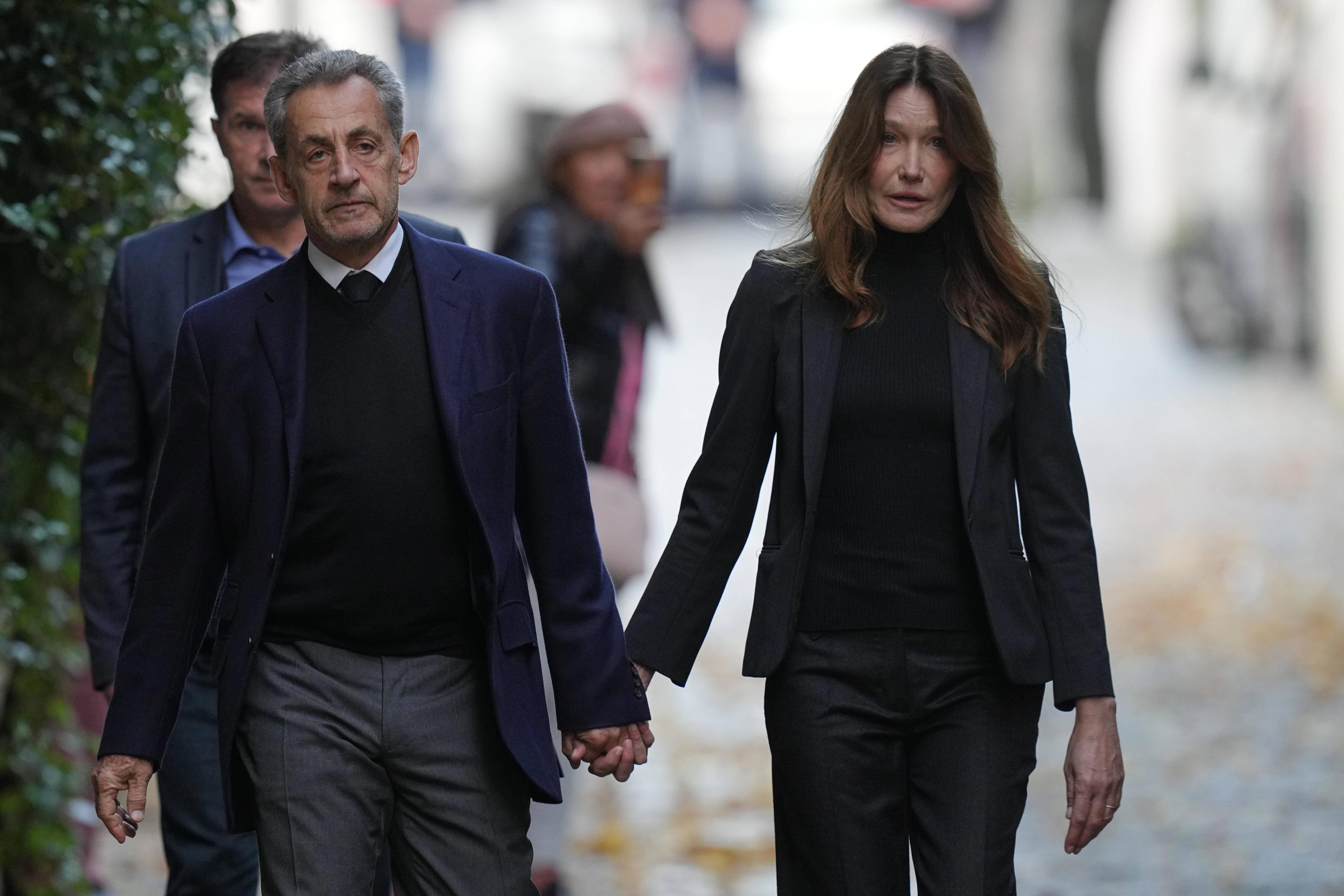 «Oh Sarko, réveille-toi» : l’ex-président harcelé par des détenus en ...