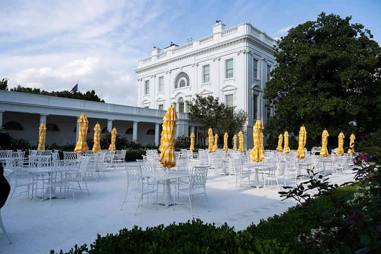 18 Wild "Then And Now" Pictures Of What Trump Has Done To The White House