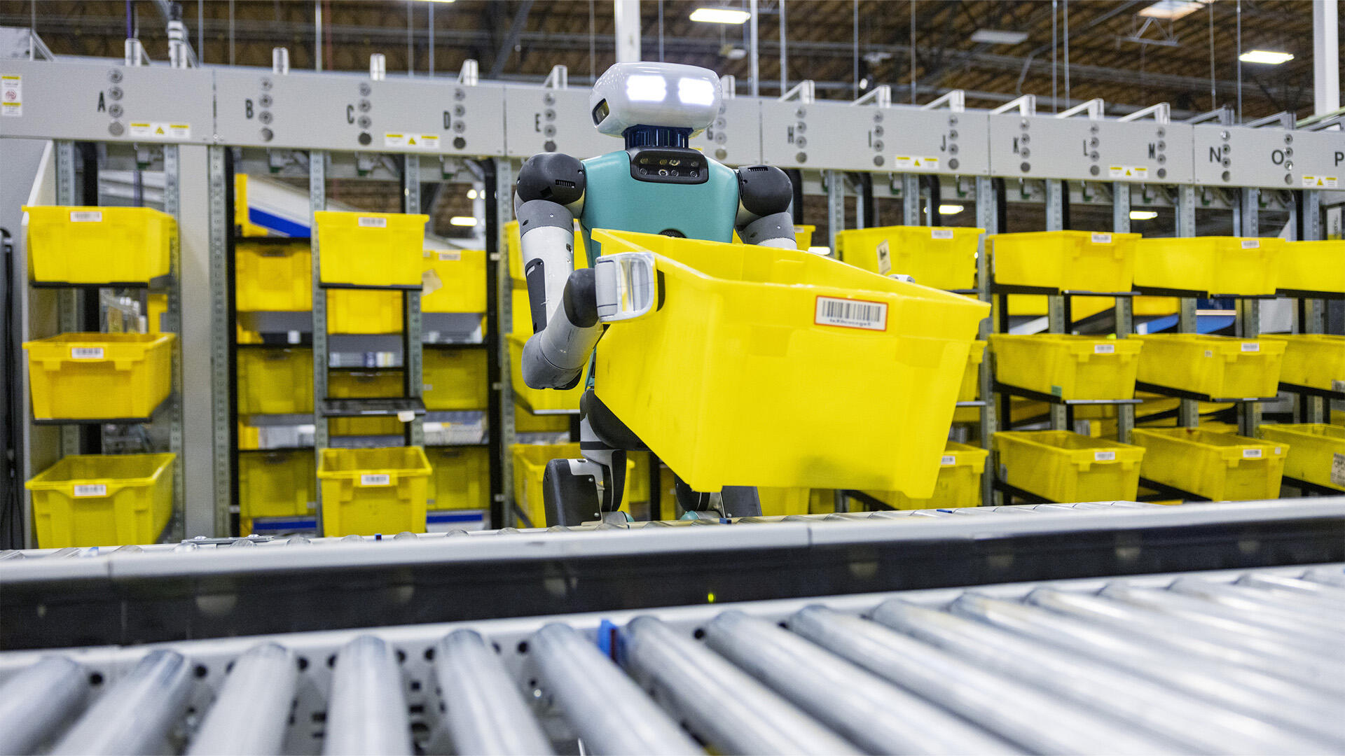 Amazon's Big Holiday Plan? Replacing 600,000 Human Workers With Robots ...