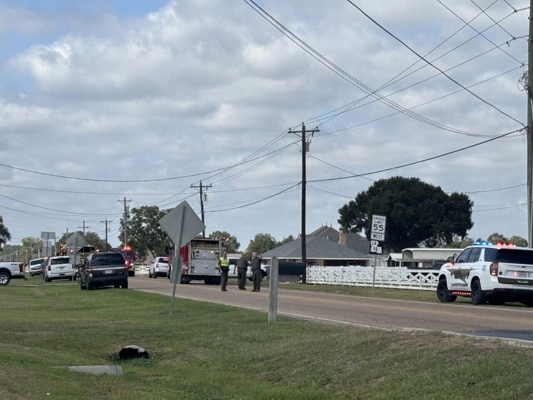 3 Texans dead in plane crash near Lafayette