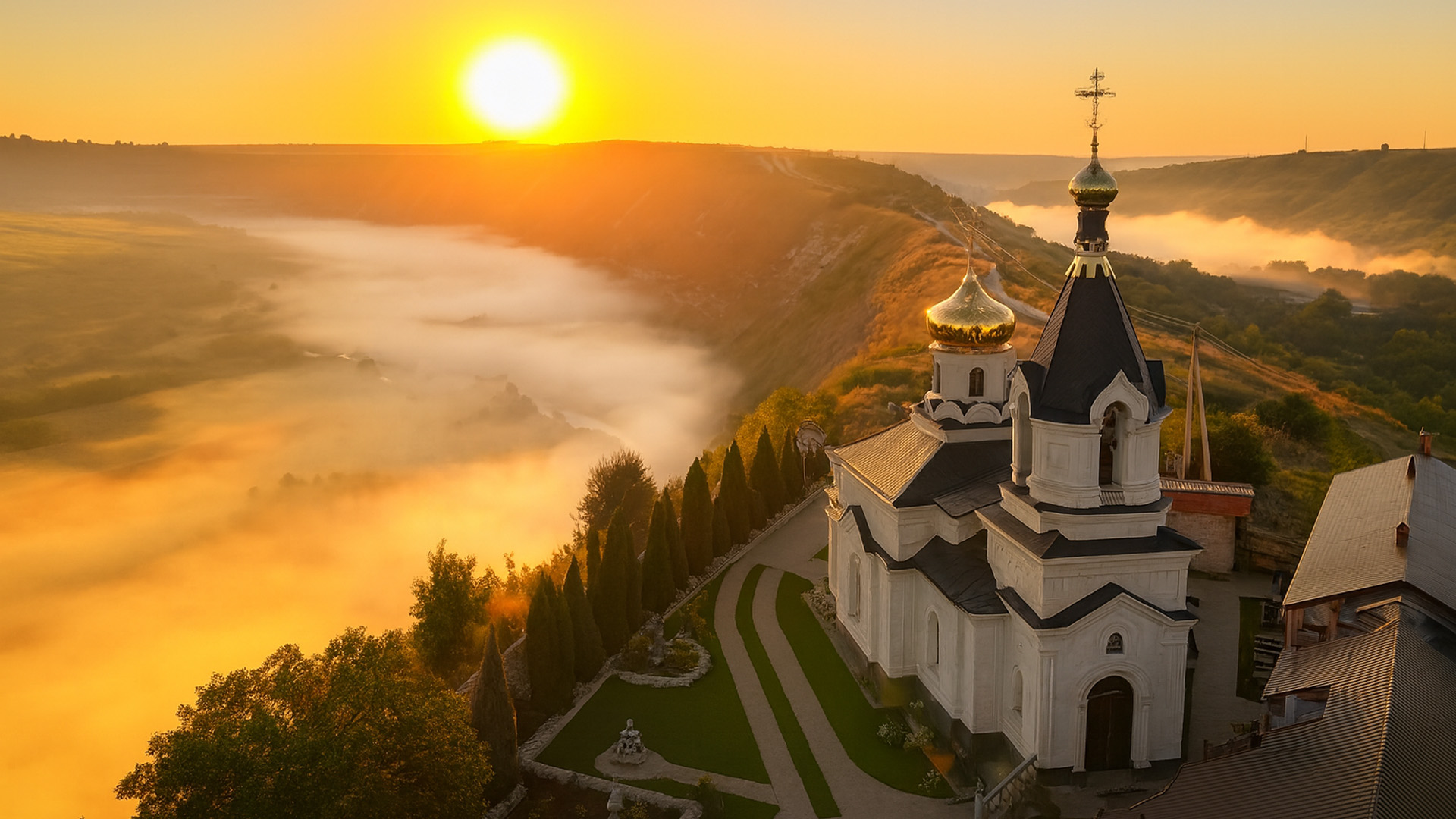 Moldavie – Lever du soleil sur les paysages et monastères en 4K