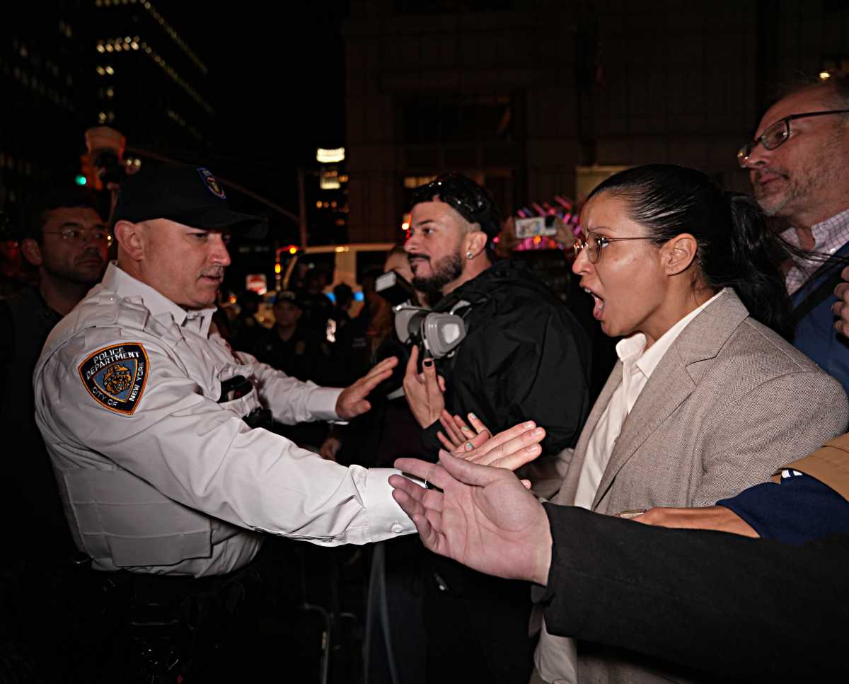 ICE raid aftermath: Outraged New Yorkers protest at Federal Plaza ...