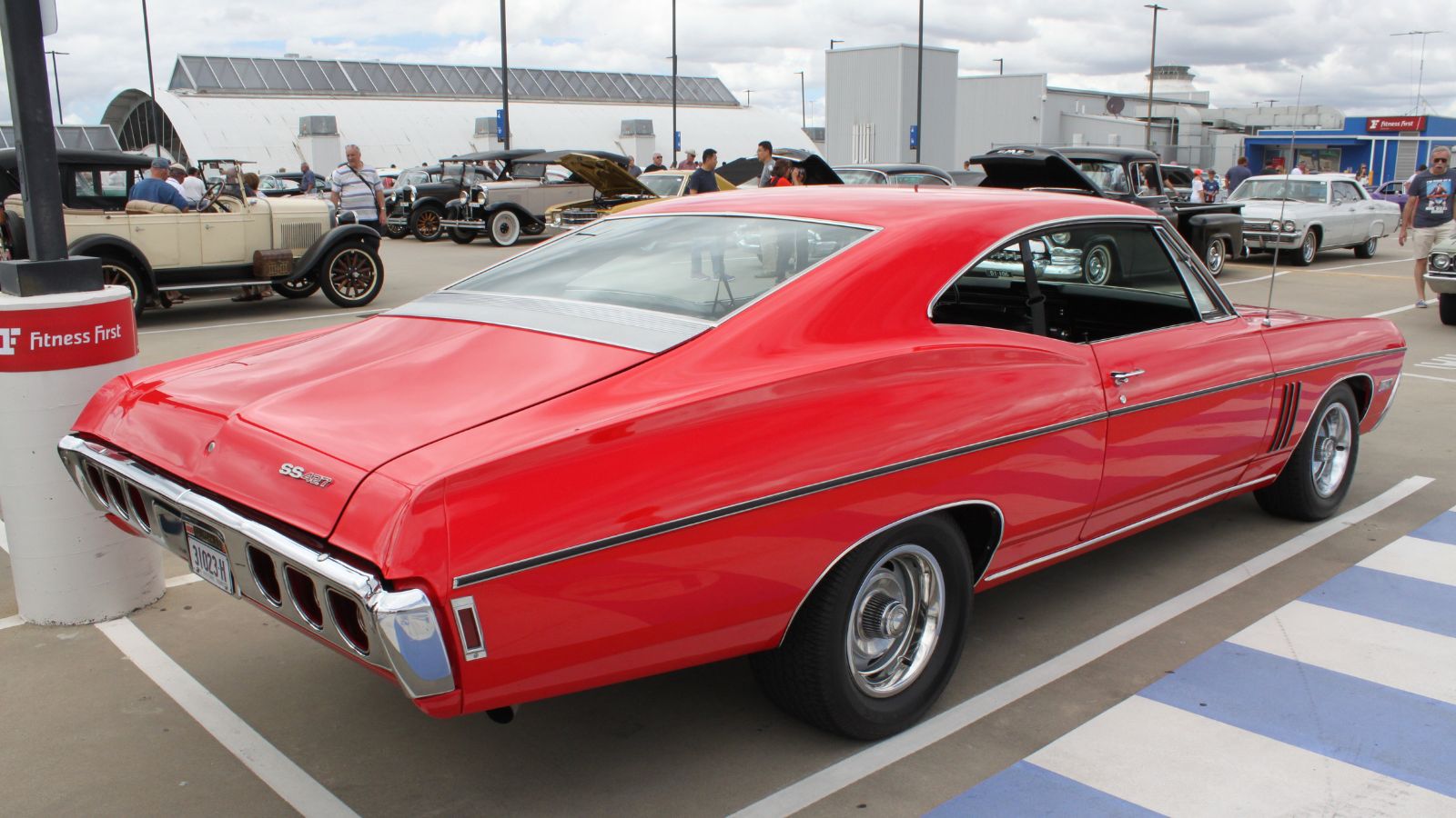 12 Cars That Rolled Out of the Factory with Massive Big Block Engines