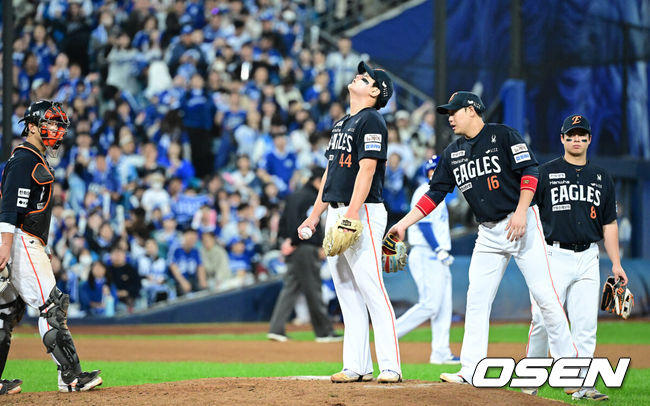 대체 왜? 19년 만에 KS 진출 걸린 한판인데…김서현 살리기 대실패, 김경문 믿음 야구 안 통했다 [PO4]