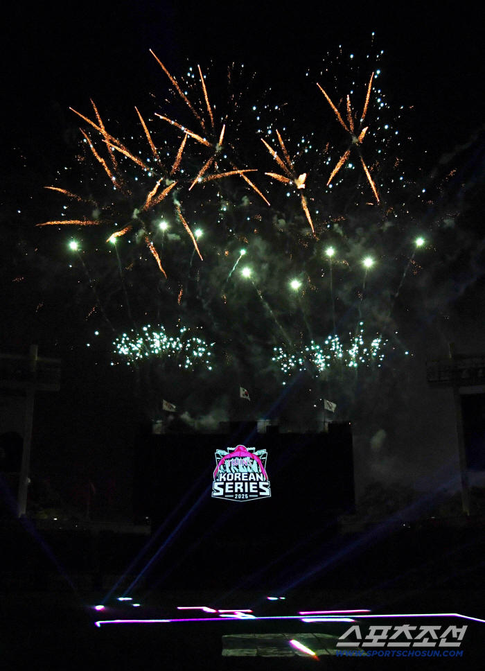 The final of the LG Twins' opening ceremony is fireworks