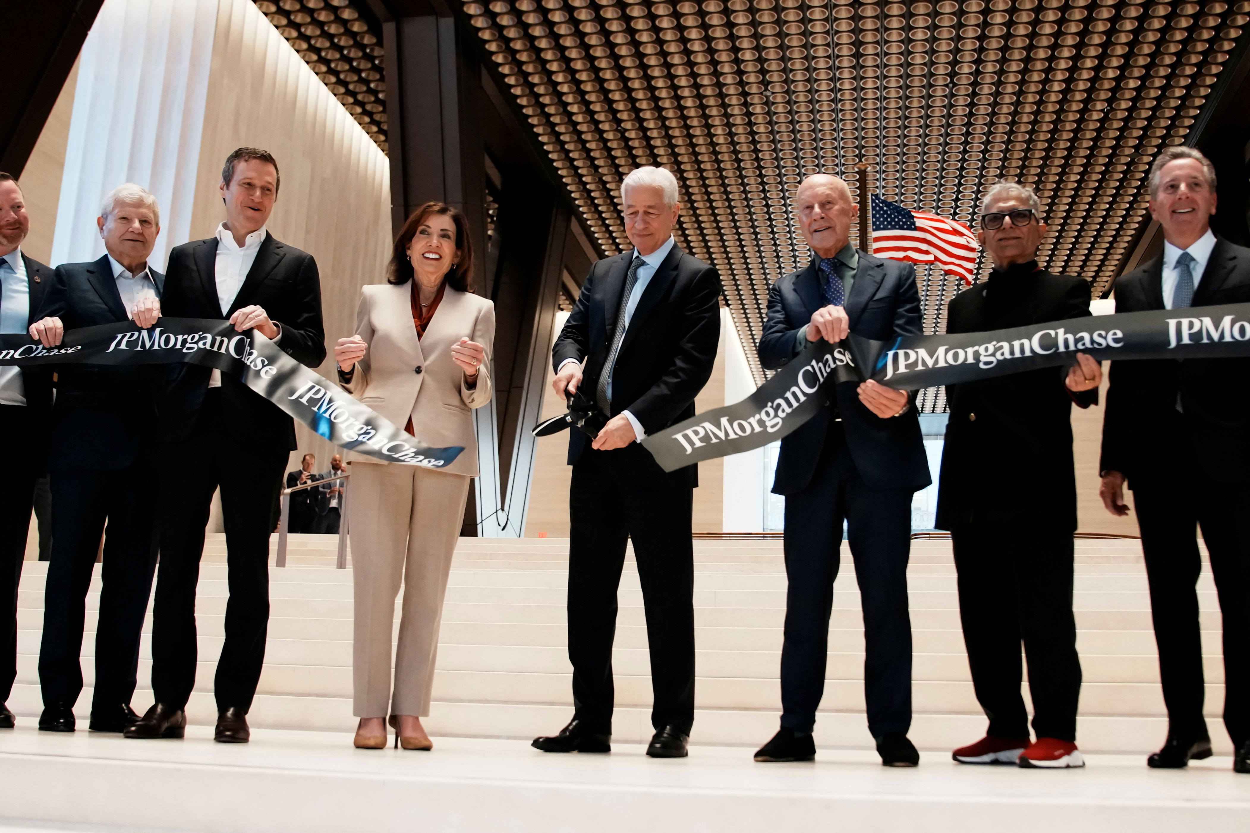 Jamie Dimon's $3 billion bet on NYC is complete as JPMorgan officially ...