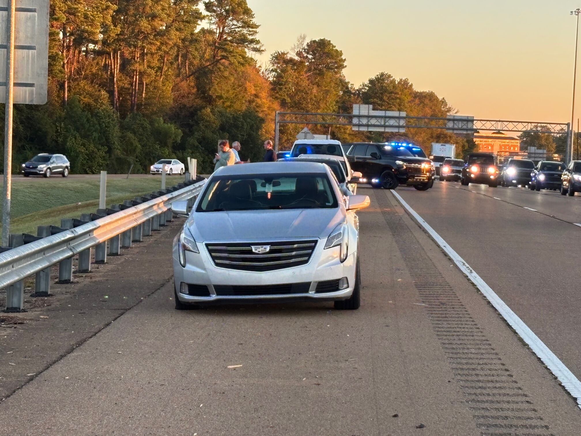Around 20 cars disabled after metal beam falls from 18-wheeler on I-55