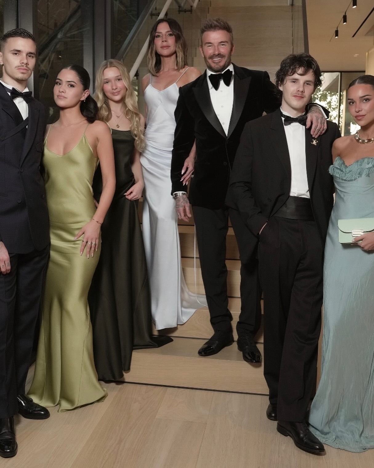 Victoria Beckham gushes over her ‘close family’ despite ongoing feud ...
