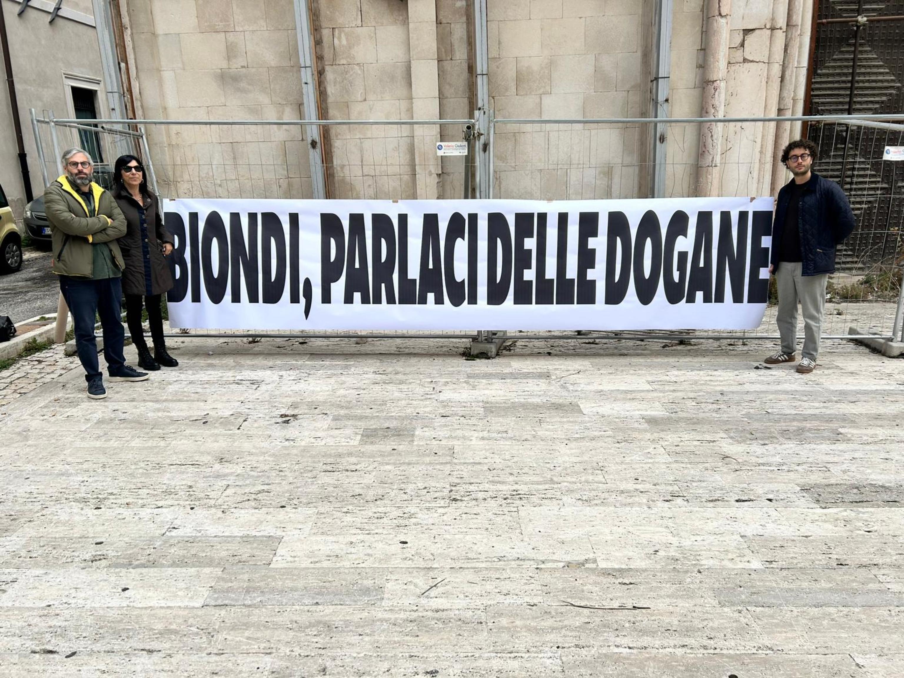 Declassamento agenzia Dogane L'Aquila, protesta opposizioni