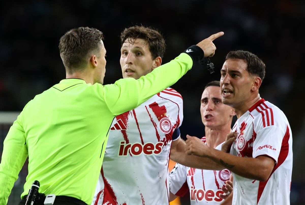 Η θέση της UEFA για τη διαιτησία στο ματς του Ολυμπιακού με την Μπαρτσελόνα