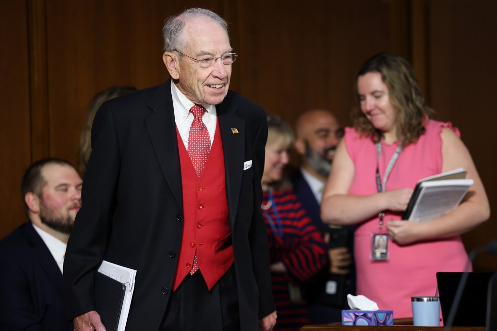 Sen. Chuck Grassley ‘strongly’ urges FTC to probe wedding site The Knot ...