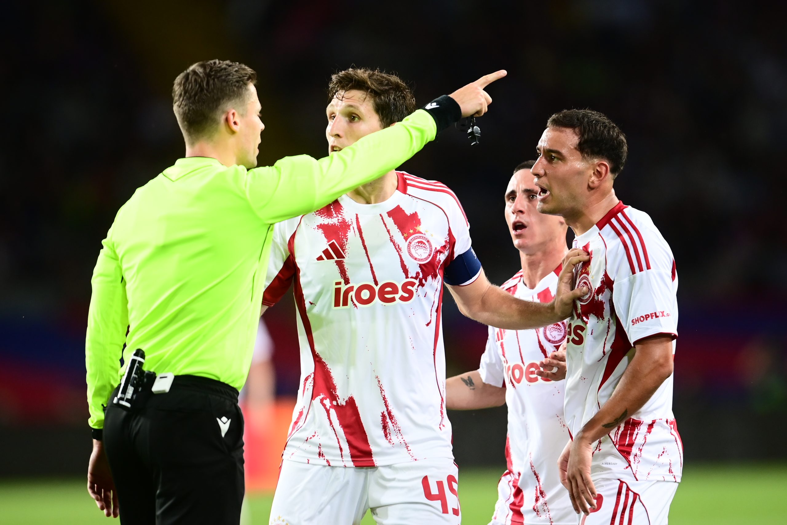 Και όμως η UEFA δικαιώνει τον διαιτητή για αποφάσεις στο Μπαρτσελόνα ...