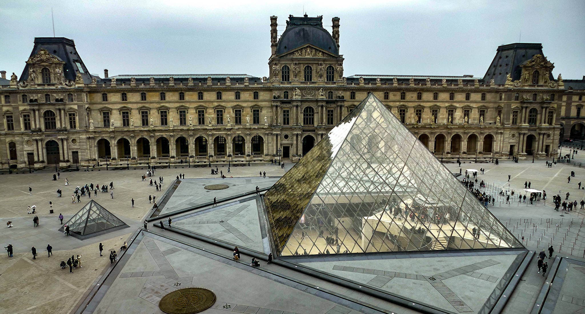 Louvre heist update: Museum director offers to resign over "terrible ...