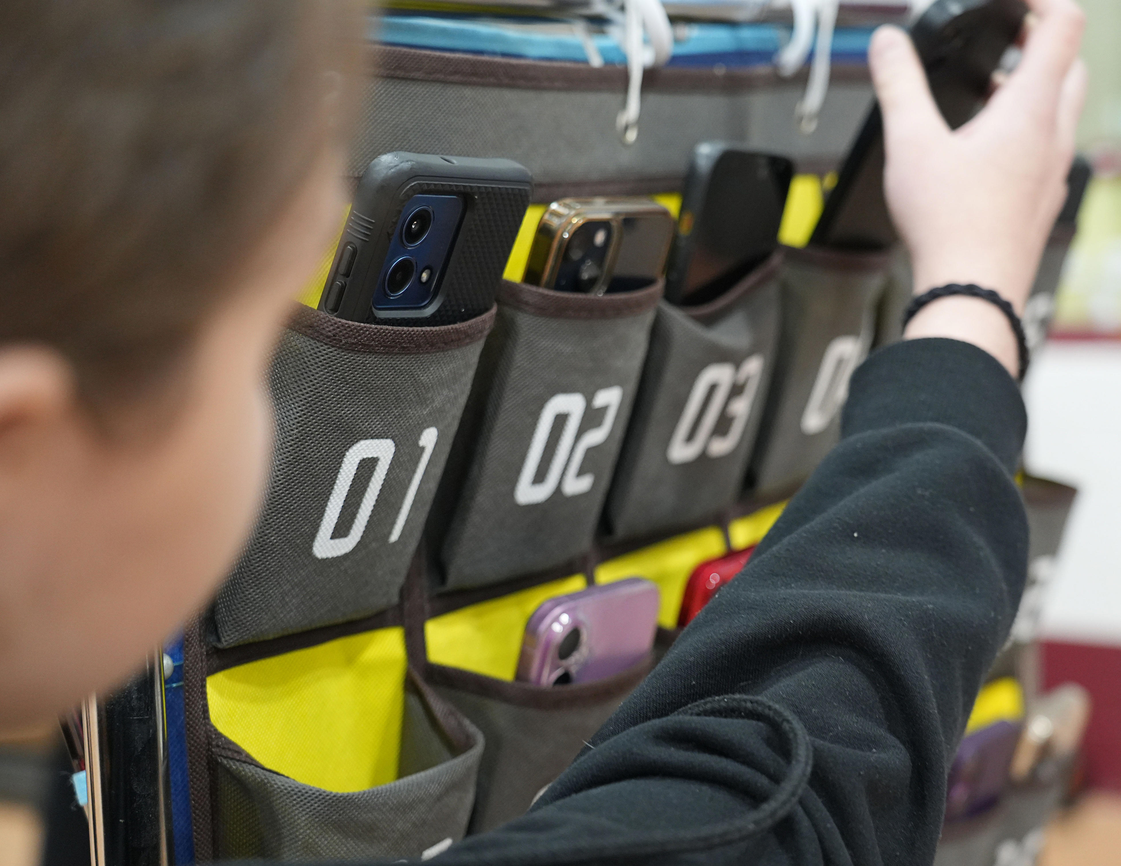 Williamson School board to potentially remove cell phone access for ...
