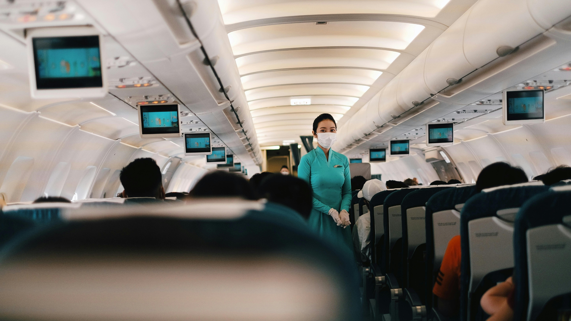 10 Airlines With The Rudest Flight Attendants & 10 With The Kindest