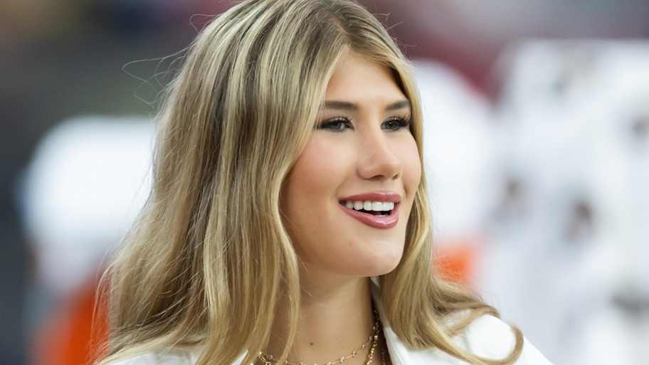 Chiefs heiress Ava Hunt shares rare update on Hawaii skip year away ...