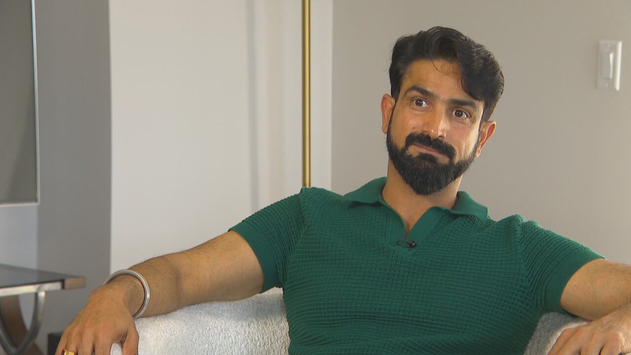 Halifax man stands out at Elton John style competition