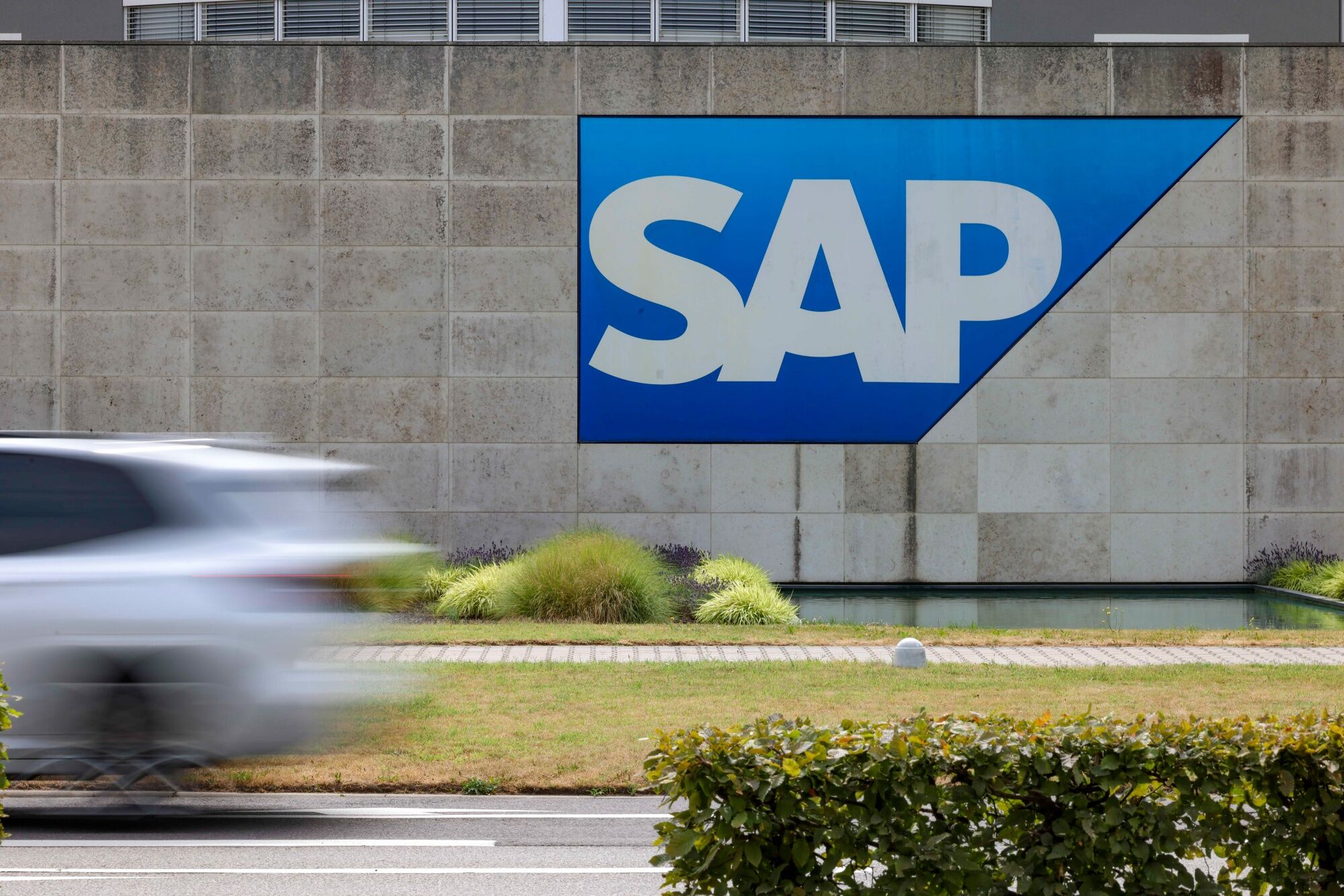 SAP Gives Mixed Outlook as Trade Headwinds Weigh on Cloud Sales