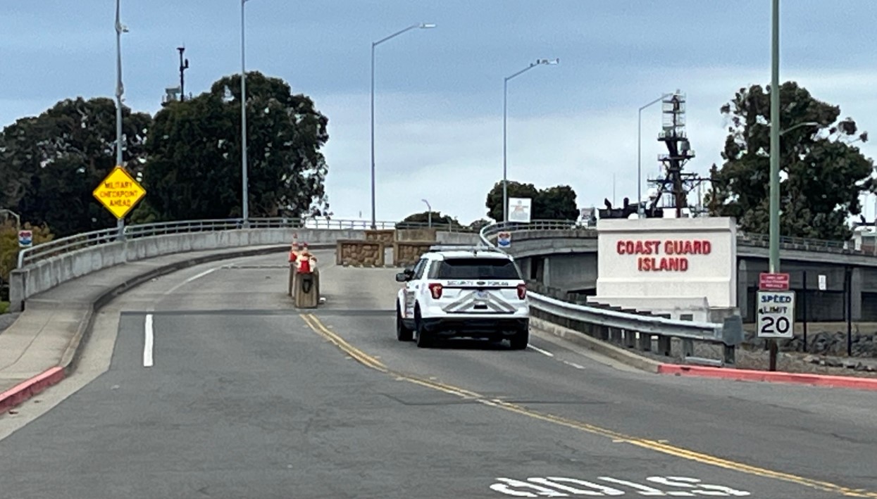 Agentes federales se estarían dirigiendo al Coast Guard Island en ...