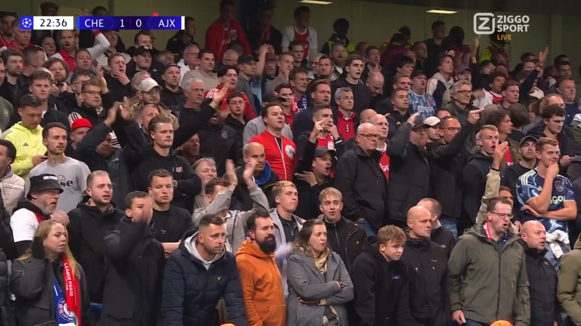 John Heitinga doet hele pikante wissel, Ajax-fans scanderen ...