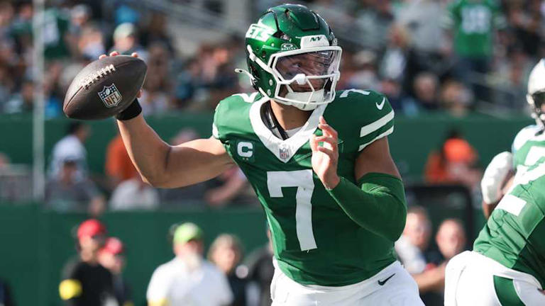 Examining Aaron Glenn, Justin Fields' Comments On Jets' Starting QB