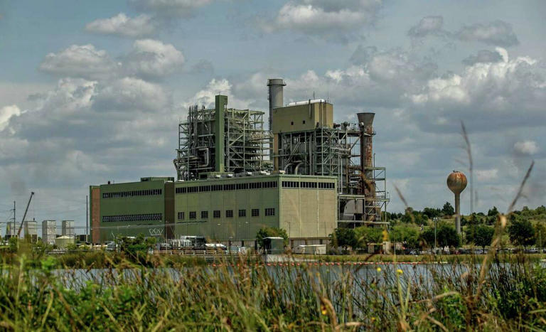 Power outages leave nearly 5,000 Austin Energy customers without ...