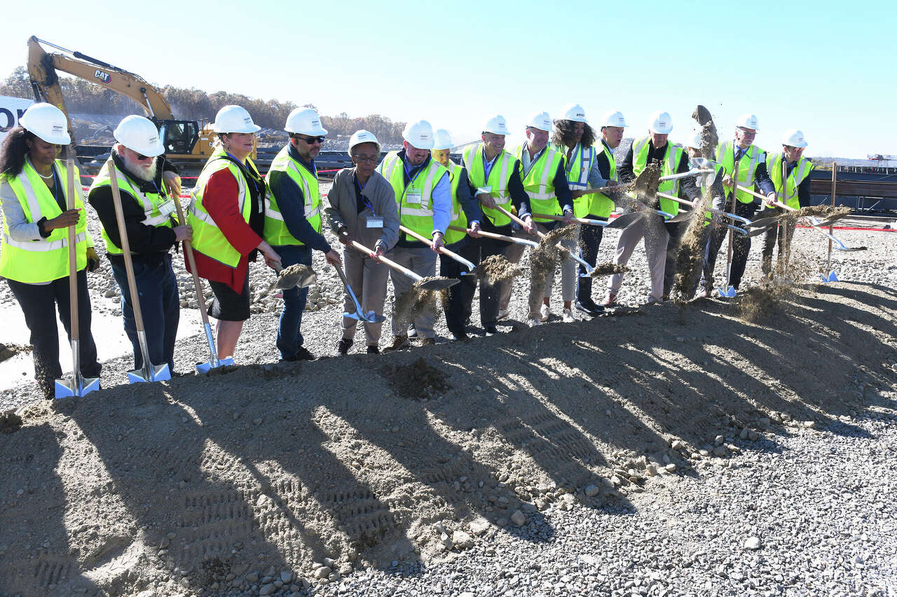 Amazon fulfillment center on Waterbury-Naugatuck line marks progress