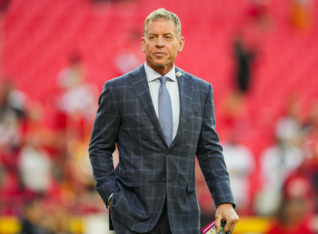 Troy Aikman fed up with 'terrible' officiating on Monday night