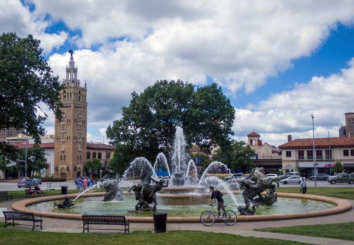 Country Club Plaza owners reveal plan for taller buildings. See the details