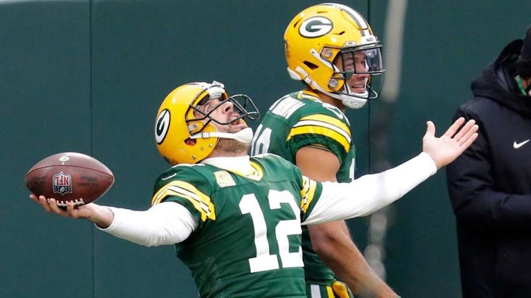 Packers Rave About ‘Old Man’ Aaron Rodgers, Who Keeps Old Nickname