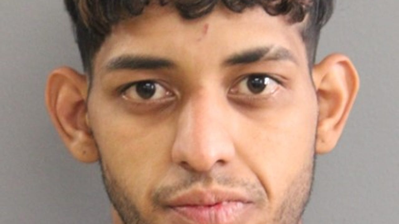 Chicago man arrested a month after Southwest Side stabbing, robbery