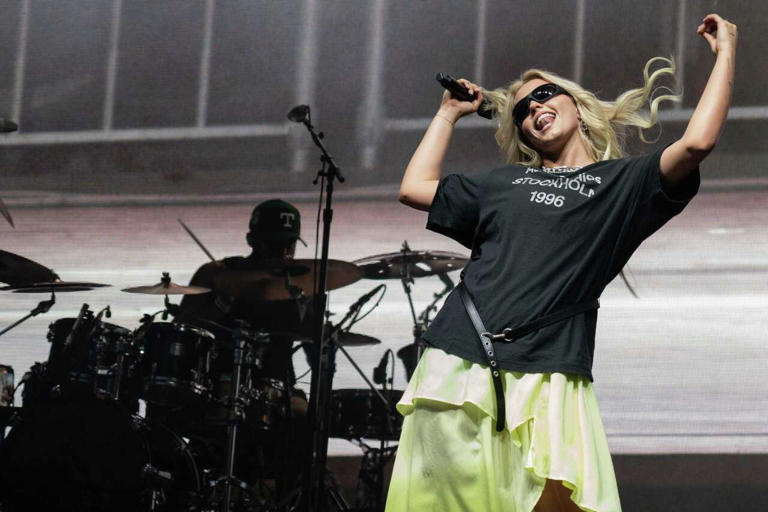 Renee Rapp brings banter, big vocals to Austin