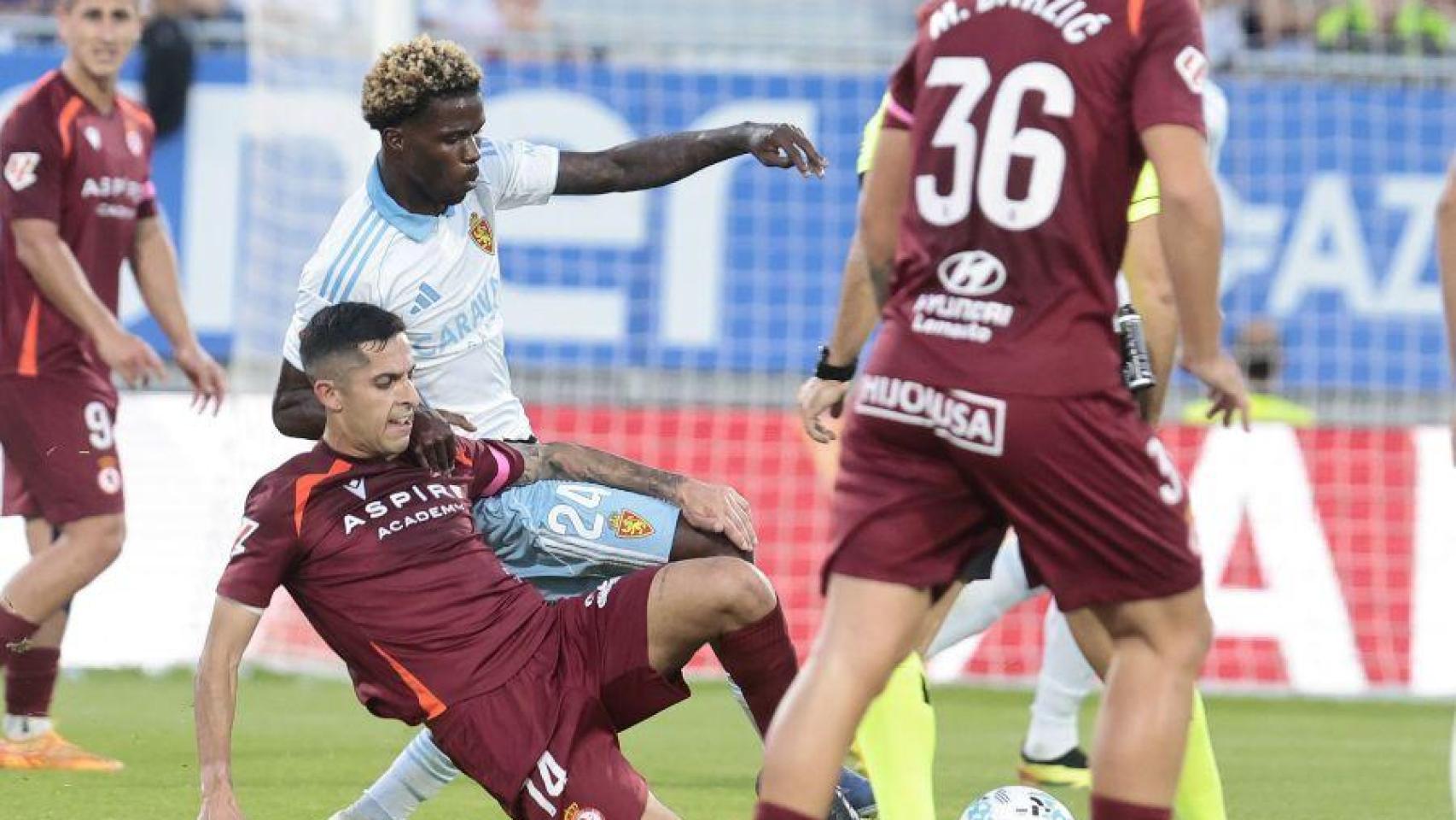 Paul Akouokou, futbolista del Real Zaragoza, sancionado con cuatro partidos por romper la ...