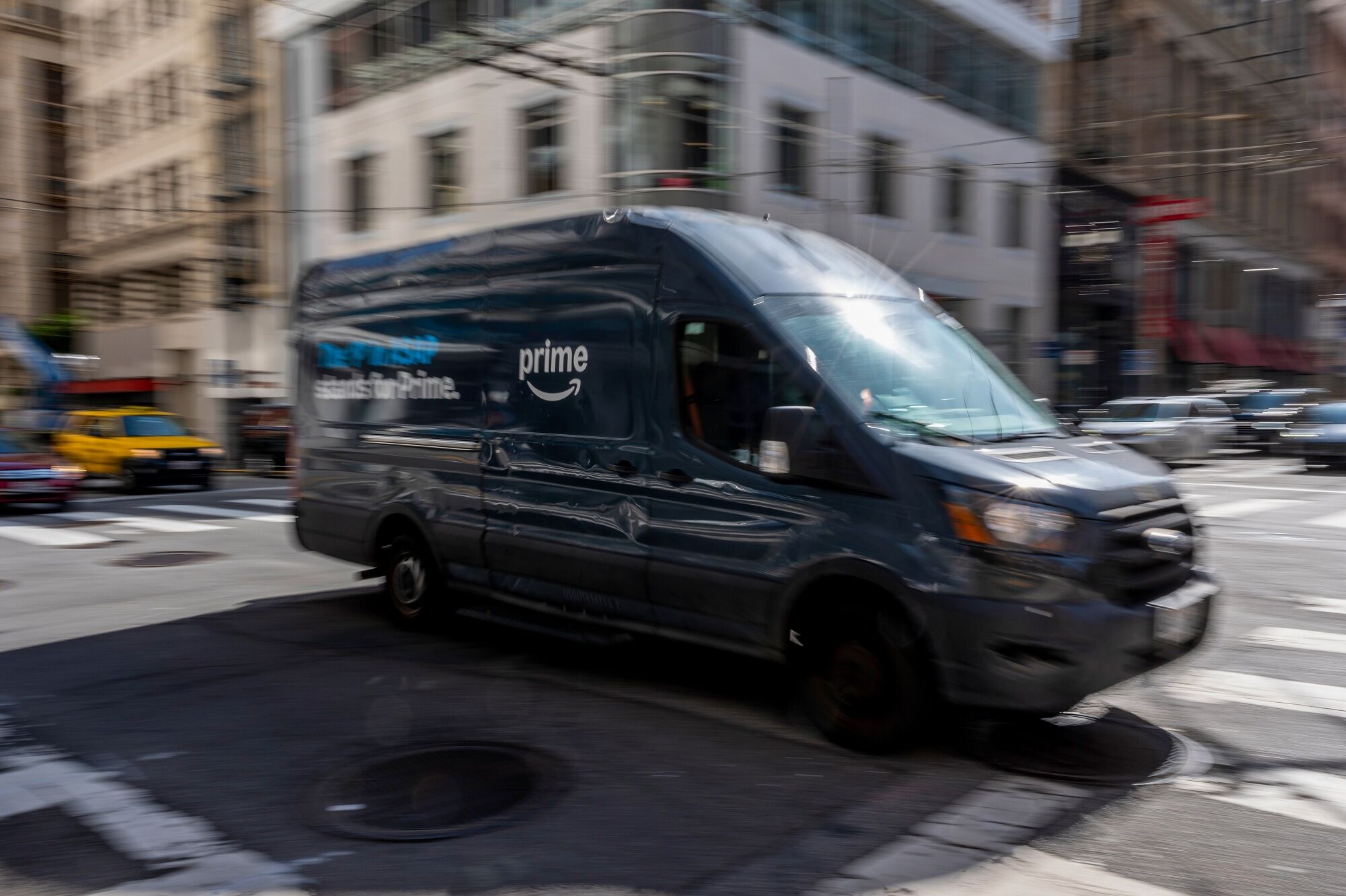 Amazon Tests AR Glasses to Help Drivers Find Right Delivery Spot