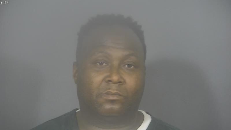 Man arrested, charged in shooting at South Bend apartment complex