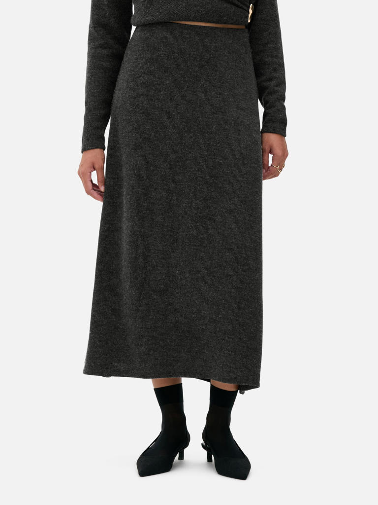 Colas en Primark por el conjunto de camiseta y falda de punto que las ...