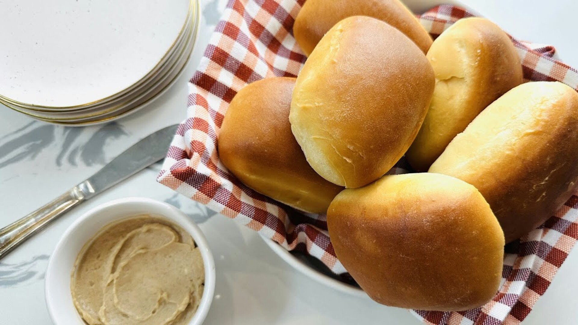 Make Texas Roadhouse's Beloved Rolls At Home With Our Recipe