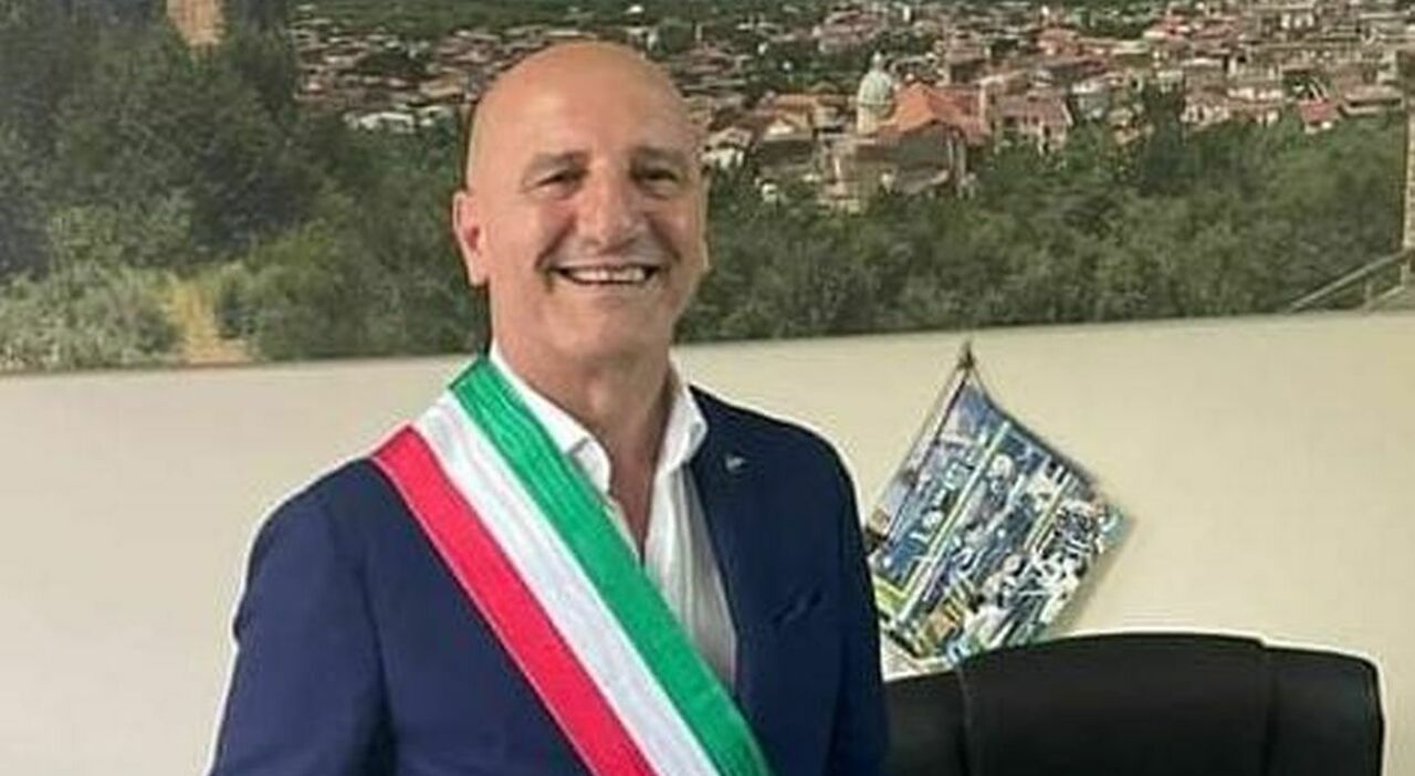 Santa Maria a Vico, sindaco e vice arrestati: scatta la sospensione