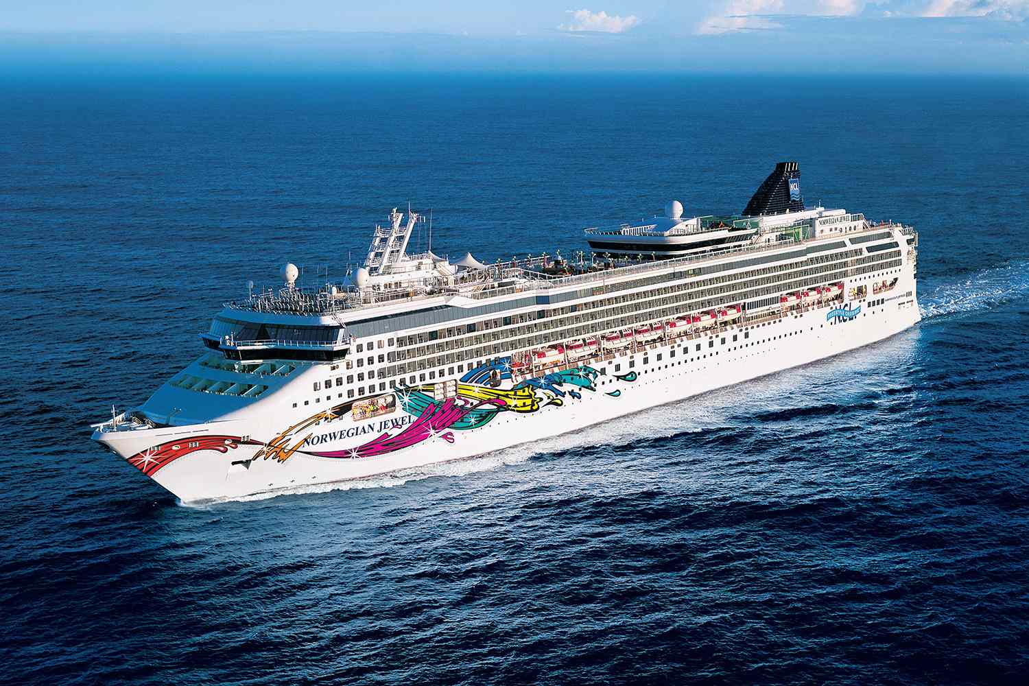 “Norwegian Jewel ”Cruise Passenger Goes Overboard on Miami Bound Trip