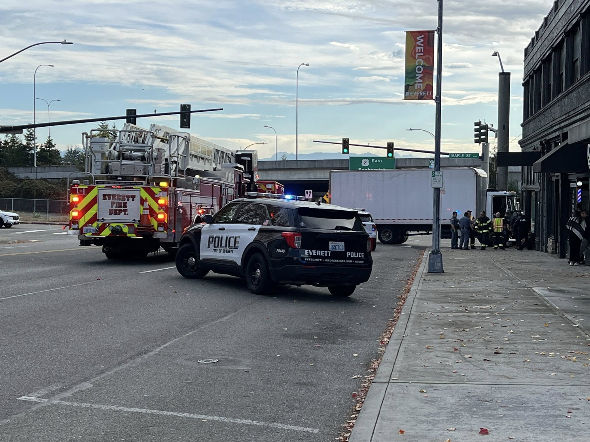 Driver hospitalized after truck crashes into Everett building