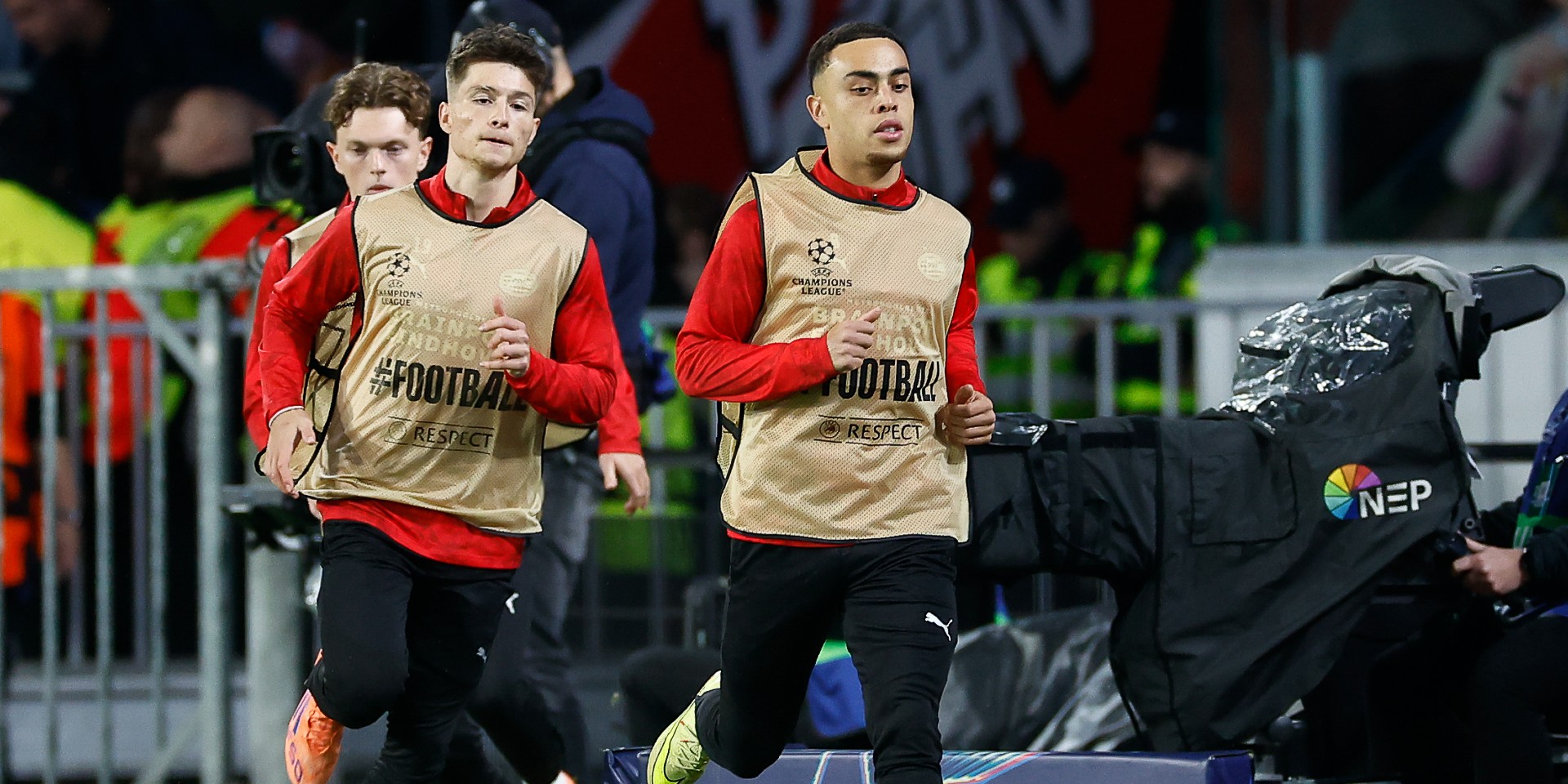 Eindhovens Dagblad onthult reden voor te laat komen PSV-back Dest