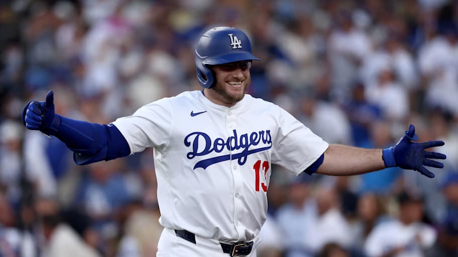 Max Muncy's injury couldn't stop him from beating out ex-Dodgers rival ...