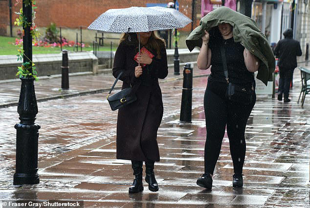 Storm Benjamin batters Britain: Heavy rain and 75mph winds as weather ...