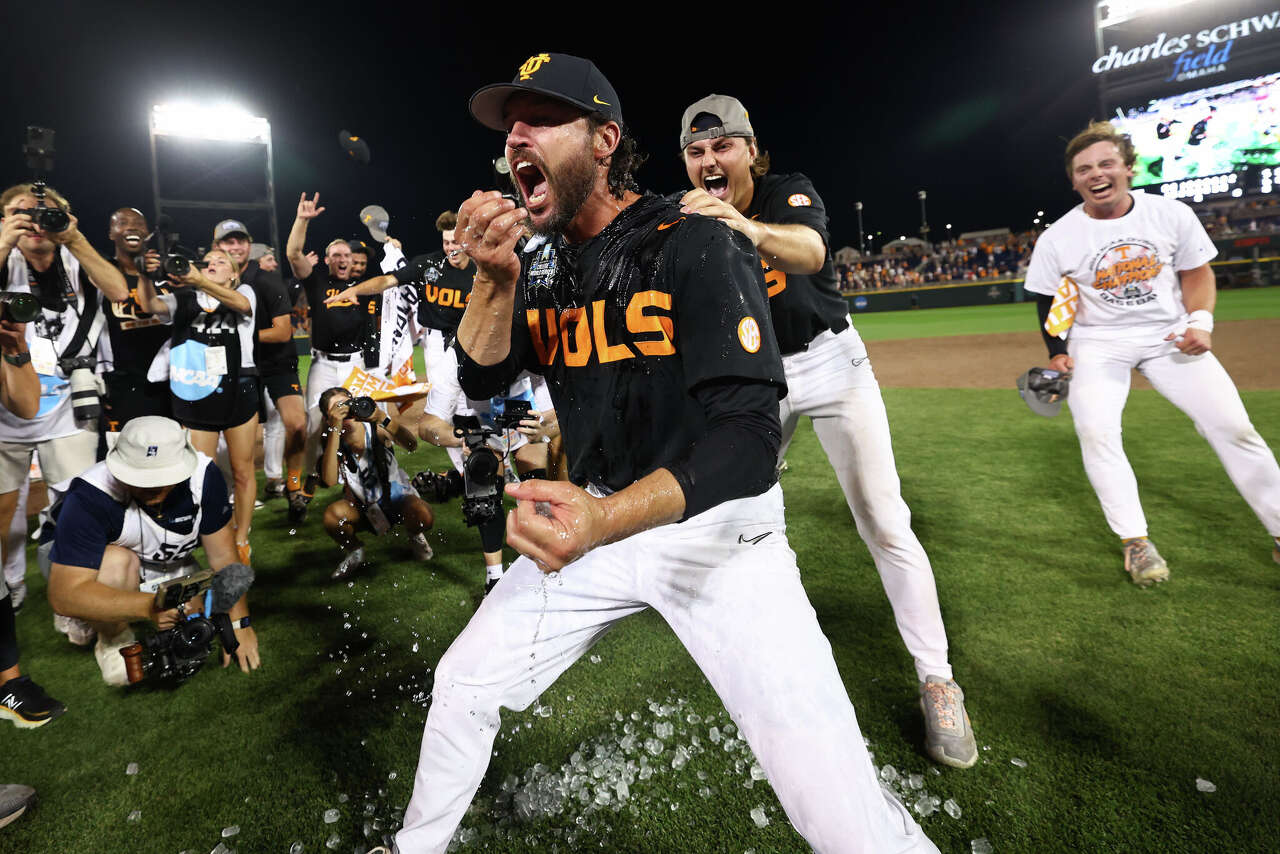 SF Giants hire college baseball coach Tony Vitello as manager