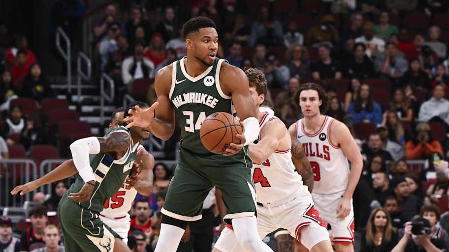 Bucks Announce Giannis Antetokounmpo Injury Ahead of Season Opener vs ...