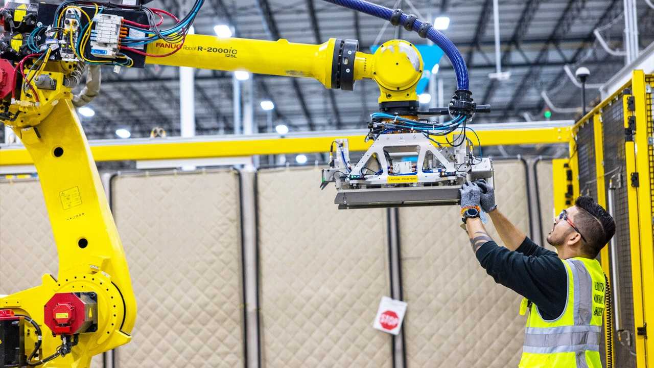 Amazon Unveils New Robots As Report Uncovers Massive Push To Automate Jobs