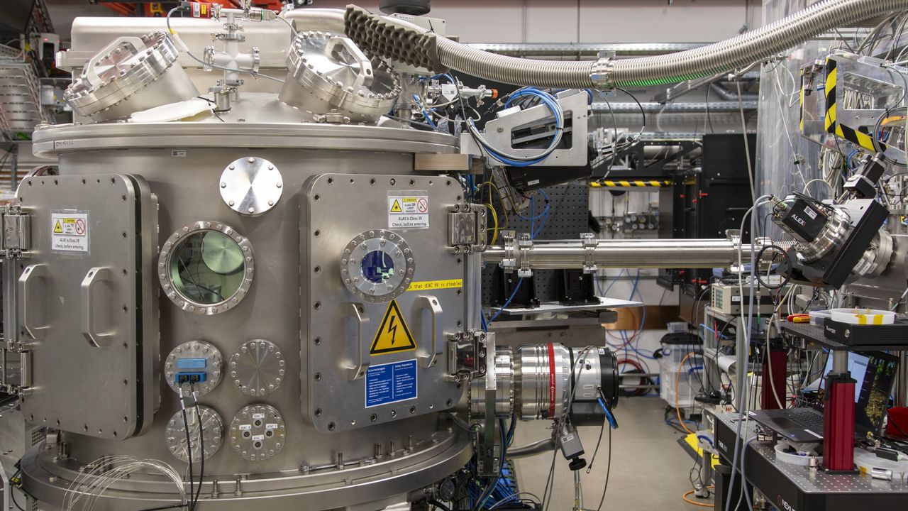 World's biggest X-ray laser discovers never-before-seen type of ice ...