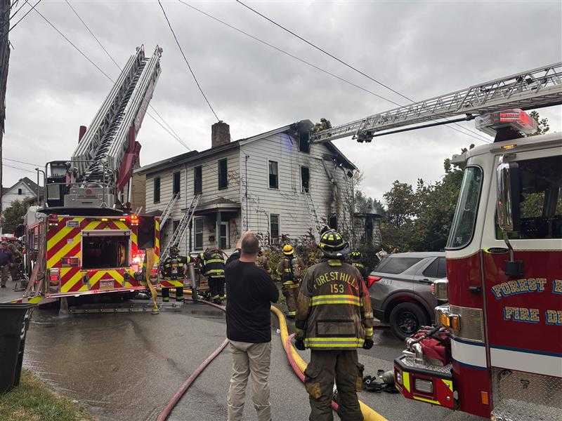 Fire officials responding to 2-alarm fire in North Braddock